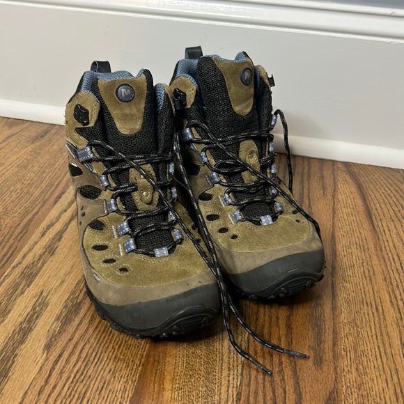 Merrell | Shoes | Merrell Hiking Chameleon Arc Mid Boots Womens Size 5 ...